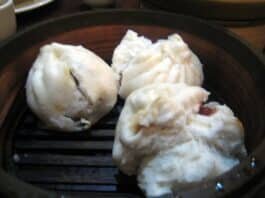 551 Horai: The Top 5 Foods to Try on Your First Visit - Osaka.com