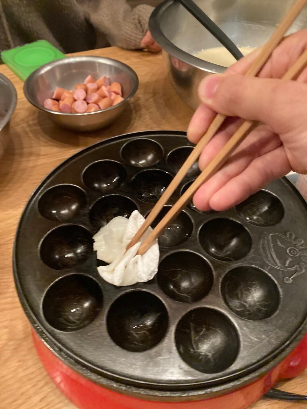 HOW TO MAKE TAKOYAKI : ULTIMATE GUIDE - Osaka.com